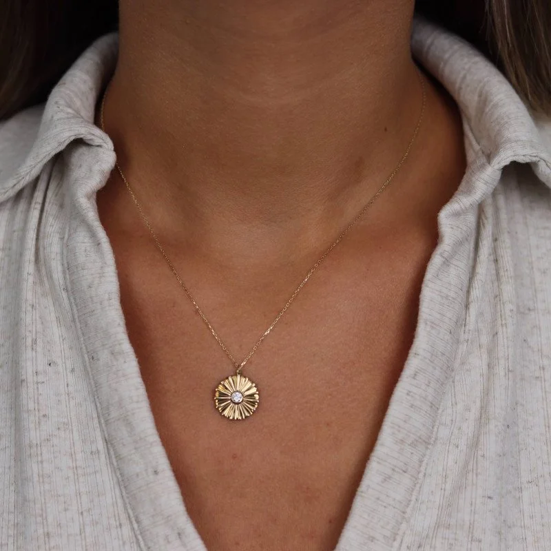 Renkli Taşlı Altın Kolye Modelleri | Göz Alıcı 14 Ayar Takılar | Değerli Kuyumculuk